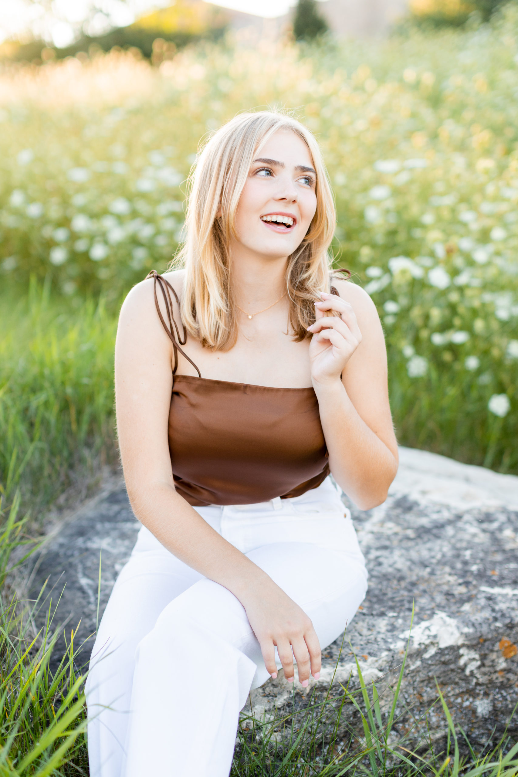 Selecting Outfits for Your Senior Session: Feminine Edition